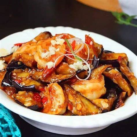 鱼香虾球茄子，酸甜中带点微辣，很美味备用历史食材