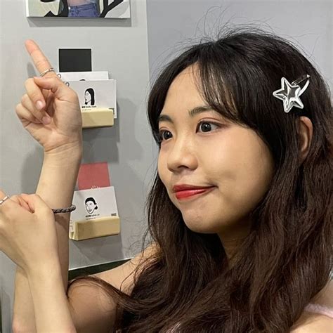 ︎Ⓐ︎Ⓘ︎Ⓢ︎Ⓨ︎ Daisy 1101009 • Threads Say More