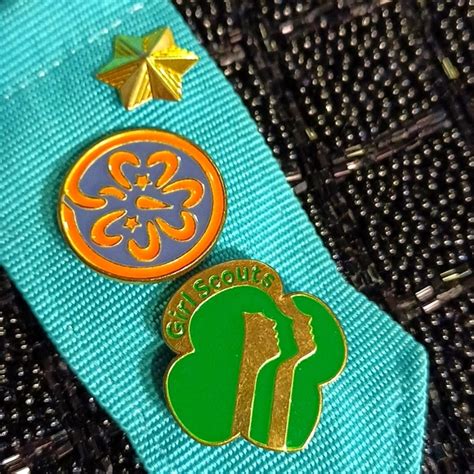 Girl Scouts Accessories Girl Scout Insignia Tab With Gold Star World Trefoil Pin Green