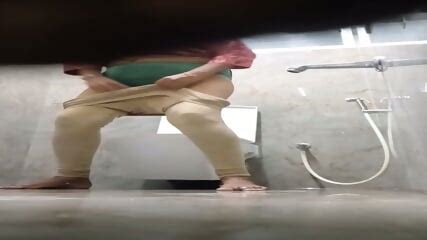 Indian Spy Pissing