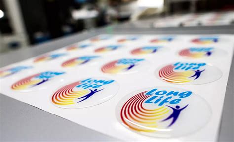 НАКЛЕЙКА НА ПЛЕНОЧНОЙ ОСНОВЕ типография наклеек в МОСКВЕ