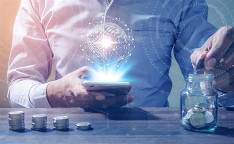 온라인 뱅킹 및 인터넷 뱅킹 저축 개념 프리미엄 사진