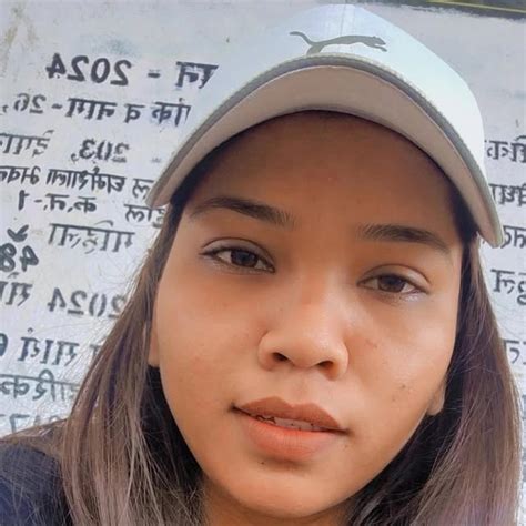 Himanisolanki Himaniofficial • Threads Say More