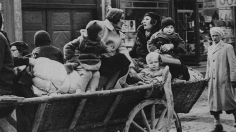 З Європи до таборів ГУЛАГу Куди і як тікали українці на початку Другої світової війни Bbc