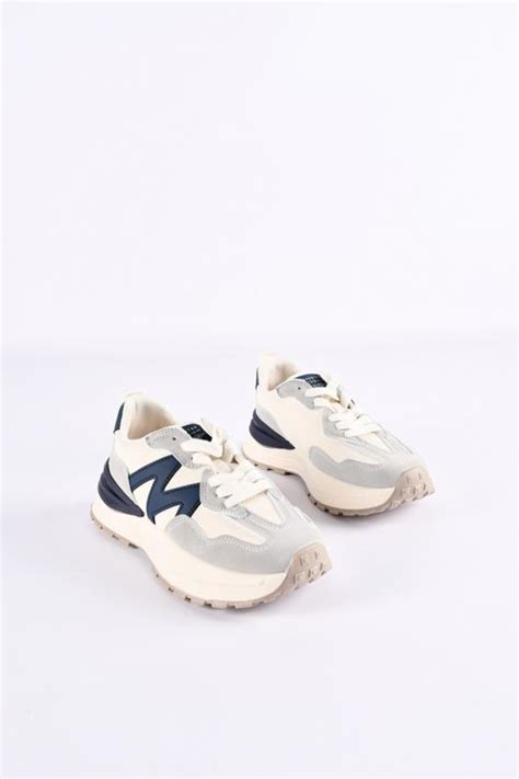 Кроссовки — ціна 1200 грн у каталозі Кросівки Купити жіночі речі за доступною ціною на Шафі