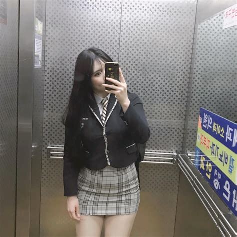 딸감에 있는 Background님의 핀 여자 교복 거리 패션 패션