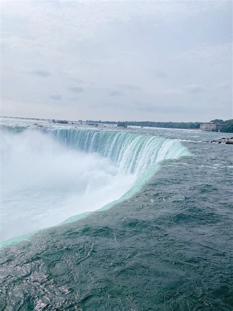 나는 누군가와 친하다‘ 라는 말을 잘 못 쓴다 직업이 다르거나 어느 누군가를 걸쳐 만난 사회에서 만난 사람을 누군가 물어올때면 과연 내가 그 사람과 친하다고 해도