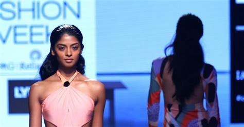 포토 라크메 패션위크 화려한 수영복