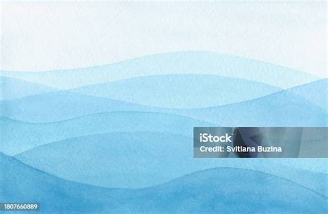 수채화 바다 파도가 있는 추상적인 파란색 배경 손으로 그린 것 수채화 배경에 대한 스톡 벡터 아트 및 기타 이미지 수채화 배경 파도 파도 패턴 Istock