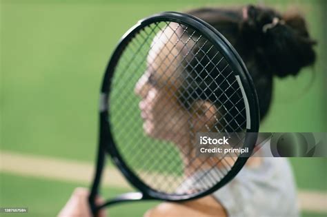 테니스 여자 선수 재생 훈련 와 라켓 과 공 코트 20 24세에 대한 스톡 사진 및 기타 이미지 20 24세 건강한 생활방식 경기 스포츠 Istock