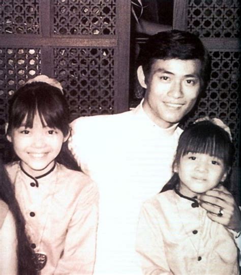 大姐大，百变梅艳芳，16张幼时老照片，令人难忘她一生的风采 胭脂扣 梅艳芳 大姐大 新浪新闻