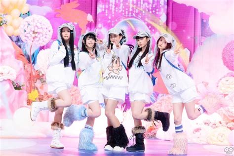 뉴진스 이거 토끼모자 꽤 어울리지 않나요 토끼모자 귀여움 사고싶다 Mlbpark