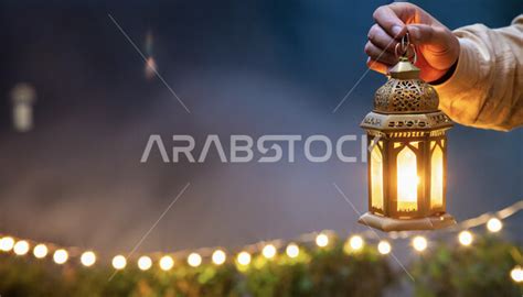 ديكورات وأنوار في الأجواء الرمضانية الروحانية، إضاءة وزينة شهر رمضان