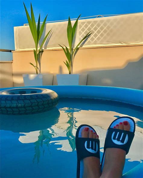 Celia Floress Feet