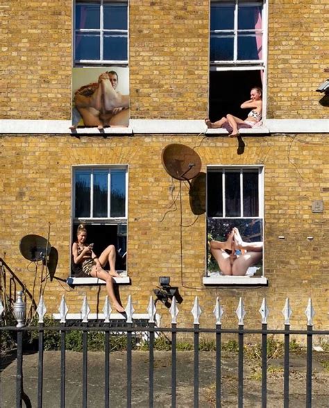 Un Pervers S Exib En Footjob A La Fenetre Toejober