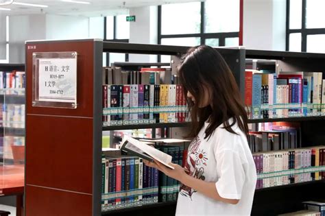 世界读书日 读书不觉已春深 一寸光阴一寸金 欢迎访问北京农学院学校新闻网