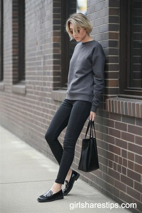 21 Stylish Grey Sweatshirt Outfit Ideas For Women Effortlessly Chic