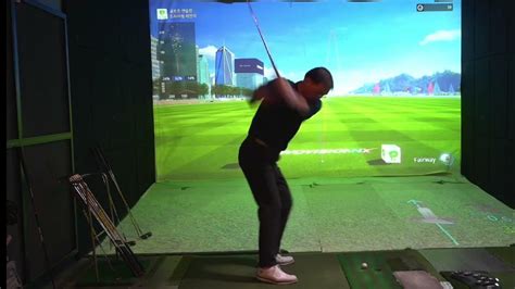 왼다리 허벅지안쪽 중심잡고 손목풀어서 스윙하시면 더욱 일관성있게 클럽을 쉽게 던질수 있습니다 Youtube