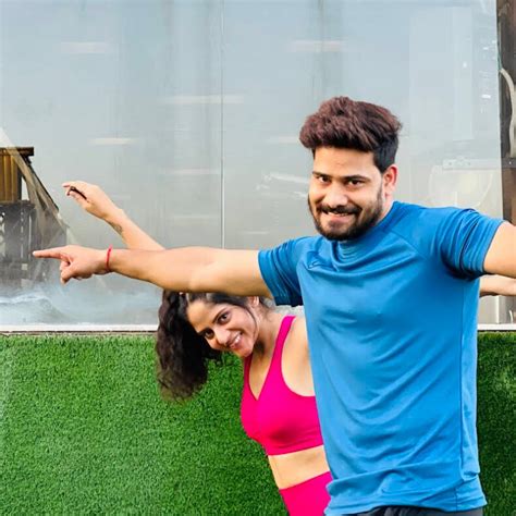Neetesh Praliya Biography Lifestyle Vlogs Gym Wife Gf Girlfriend