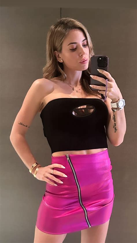 La Foto M S Picante De Jesica Cirio De Espalda Y En Hilo Dental