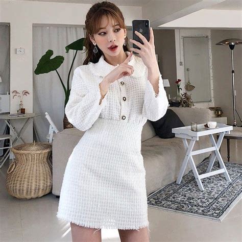 츄chuu 요 자켓 태리처럼 스커트 안에 넣어입어도 이러케 예뻐욥 화이트계열로 입으면 반사판 역할을 톡톡히 해가지구