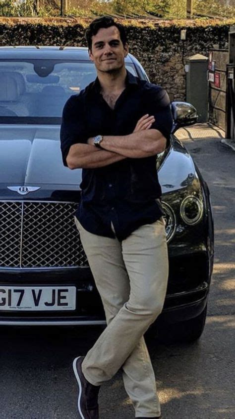 Henry Cavill Full Body Pic