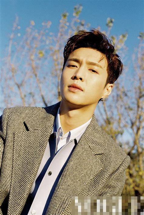 张艺兴登杂志封面 复古冷冽尽显雅绅格调凤凰网