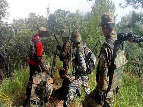 မင်းတပ်မြို့၊ အရှေ့ပြင်ရပ်ကွက်ဘက်ကို မြေမြုပ်မိုင်းထောင်ရန် ဆင်းလာသည့် ခလရ ၂၇၄ မှ စစ်ကား ၂