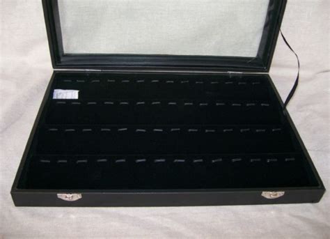 23 Splendid DIY Display Cases Design To Make A Cozy Room