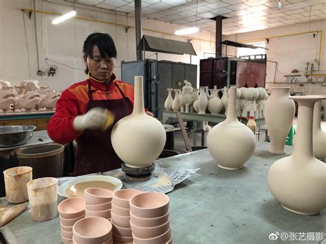 上午参观了围绕西部陶瓷特色打造的陶瓷特色小镇 陶瓷 平川区 小镇 新浪新闻