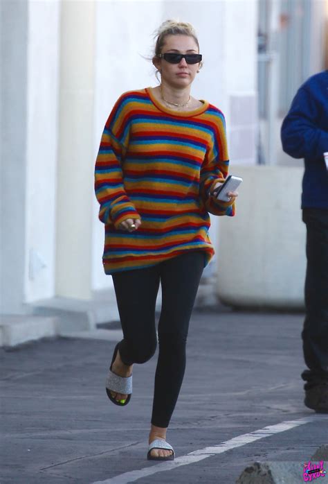 Miley Cyruss Feet Miley Cyruss Feet