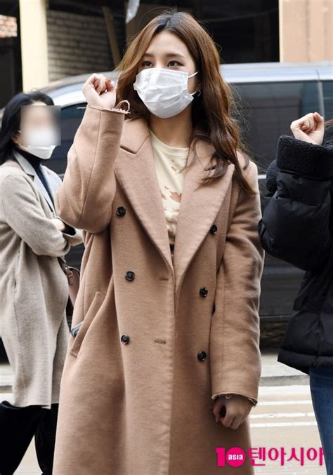 TEN 포토 라붐 솔빈 돋보이는 인형돌 텐아시아
