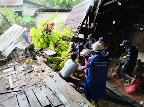 ကော့သောင်းမြို့တွင်လေပြင်းတိုက်ခတ်မှုကြောင့် သစ်ပင်လဲကျရာ နေအိမ်တစ်စိတ်တစ်ပိုင်း ပျက်စီး