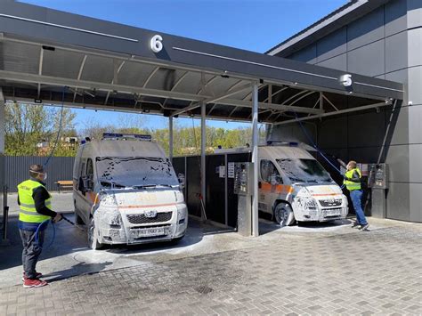Автомийка Lux Wash на вул Половка 64 безкоштовно миє та дезінфікує карети швидкої допомоги