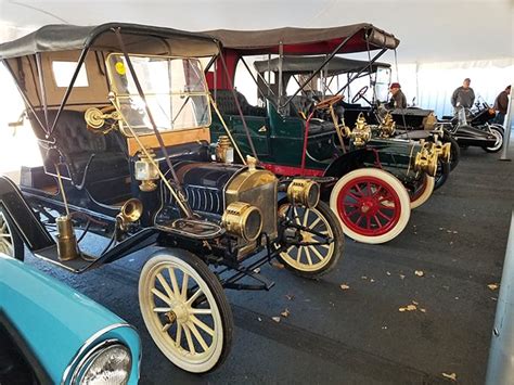 People Drive From All Over Minnesota To See This Legendary Car Museum