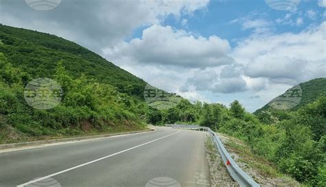 Заради взривни работи в района на Момин проход в сряда ще бъде ограничено движението по