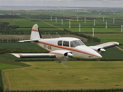 Piper Pa 23 Apache Aztec Pictures Technical Data History Barrie