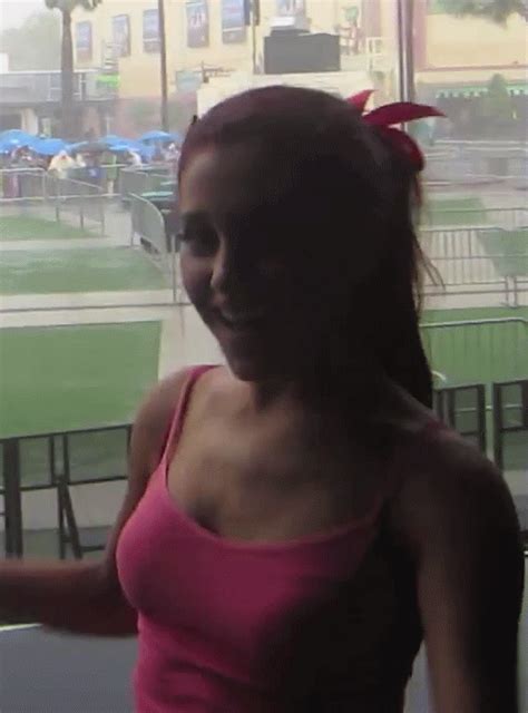 Ariana Grande Great Midriff Ariana