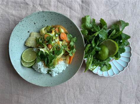 Kuller I Rød Karry Med Pak Choy Og Ris Opskrift Fra Skagenfood Dk