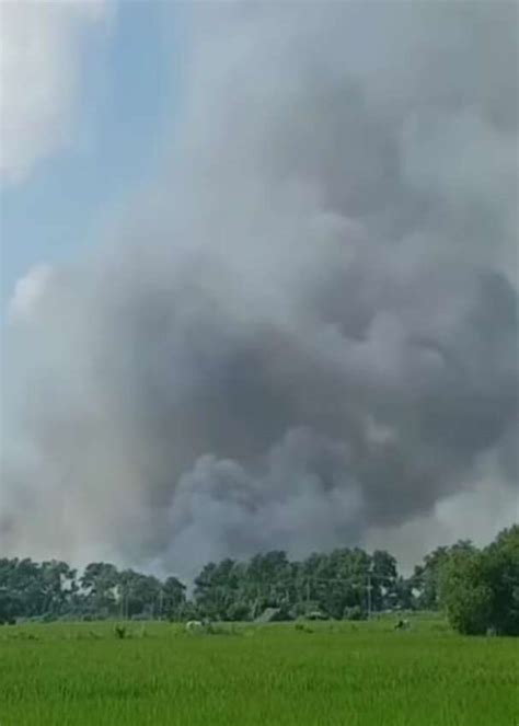 ဘုတလင်မြို့နယ်အတွင်း စစ်ကြောင်းထိုးနေသည့် စစ်တပ်က သဖန်ရွာမှ နေအိမ် ၃၂ လုံးကို မီးရှို့ဖျက်ဆီးပ