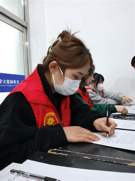 一站式”学生社区： 小岗位”迸发 大能量” 学生社区服务 走新”更 走心” 天津城建大学