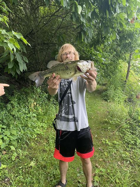 Is This Largemouth Really Only A Pound And A Half Rbassfishing