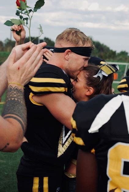 Euskirchen Lions Footballer Macht Cheerleaderin Antrag Nach Dem Spiel