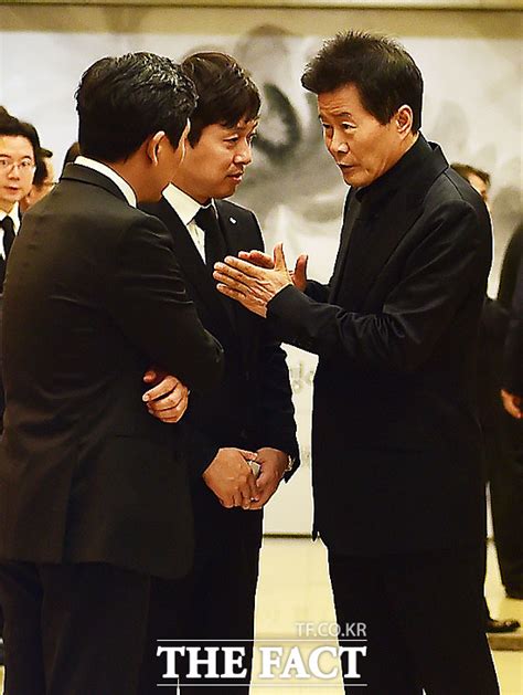 [tf 클릭] 태진아 고 이맹희 회장 빈소 다녀갑니다 포토 기사 더팩트