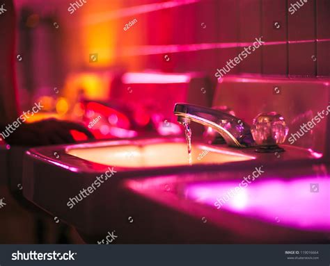 5 Imágenes De Bathrom Taps Imágenes Fotos Y Vectores De Stock