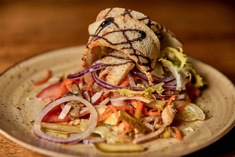 Салаты в меню ресторана Раковский бровар стоимость и объем