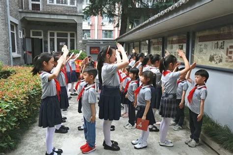 队旗下集结 阳光下成长——南京八路军驻京办事处纪念馆举行南京市青云巷小学一年级首批少先队员入队仪式 新闻资讯 南京市博物总馆