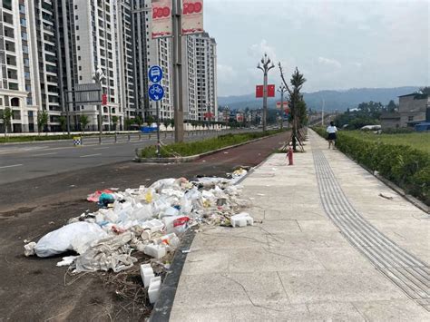 【曝光台】春城大道修建不到一年 垃圾成堆无人管理道路
