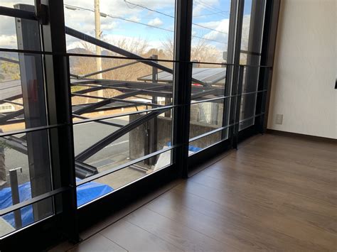 【兵庫】リビングの大きな掃き出し窓に落下防止アイアン手すり