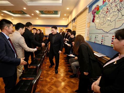 Ерөнхий сайд Л Оюун Эрдэнэ нийслэлийн хороодын удирдлагуудтай уулзаж байна